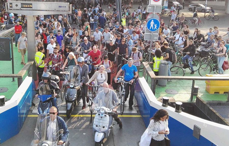 Instapbegeleiders GVB-pont - Over GVB