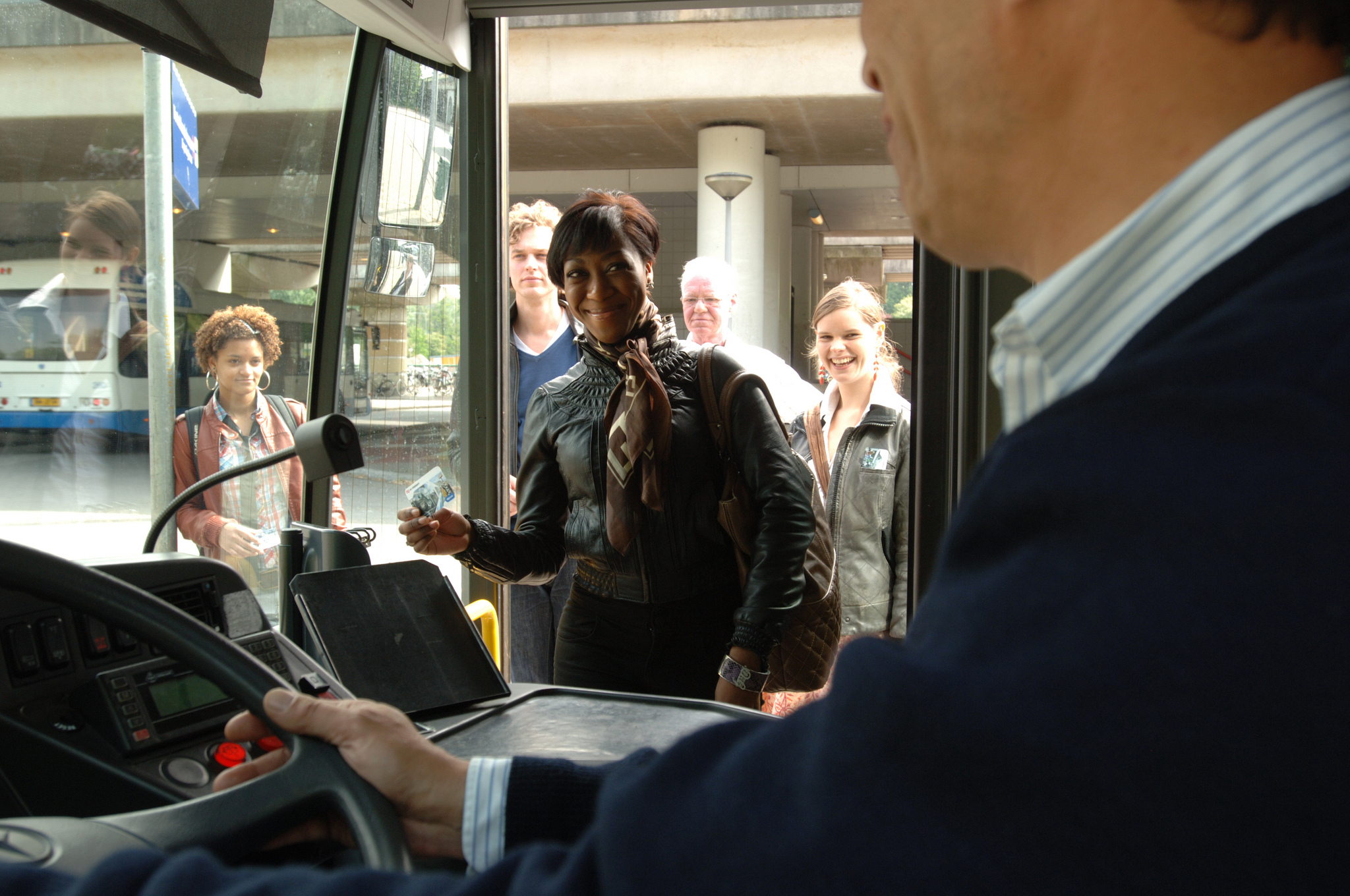 Bereikbaarheid OV Amsterdam Noord en Nieuw-West verbeterd - Over GVB