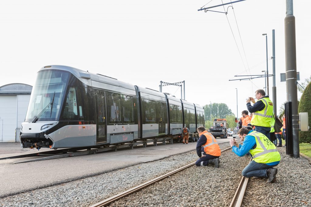 Eerste nieuwe 15G tram arriveert - Over GVB