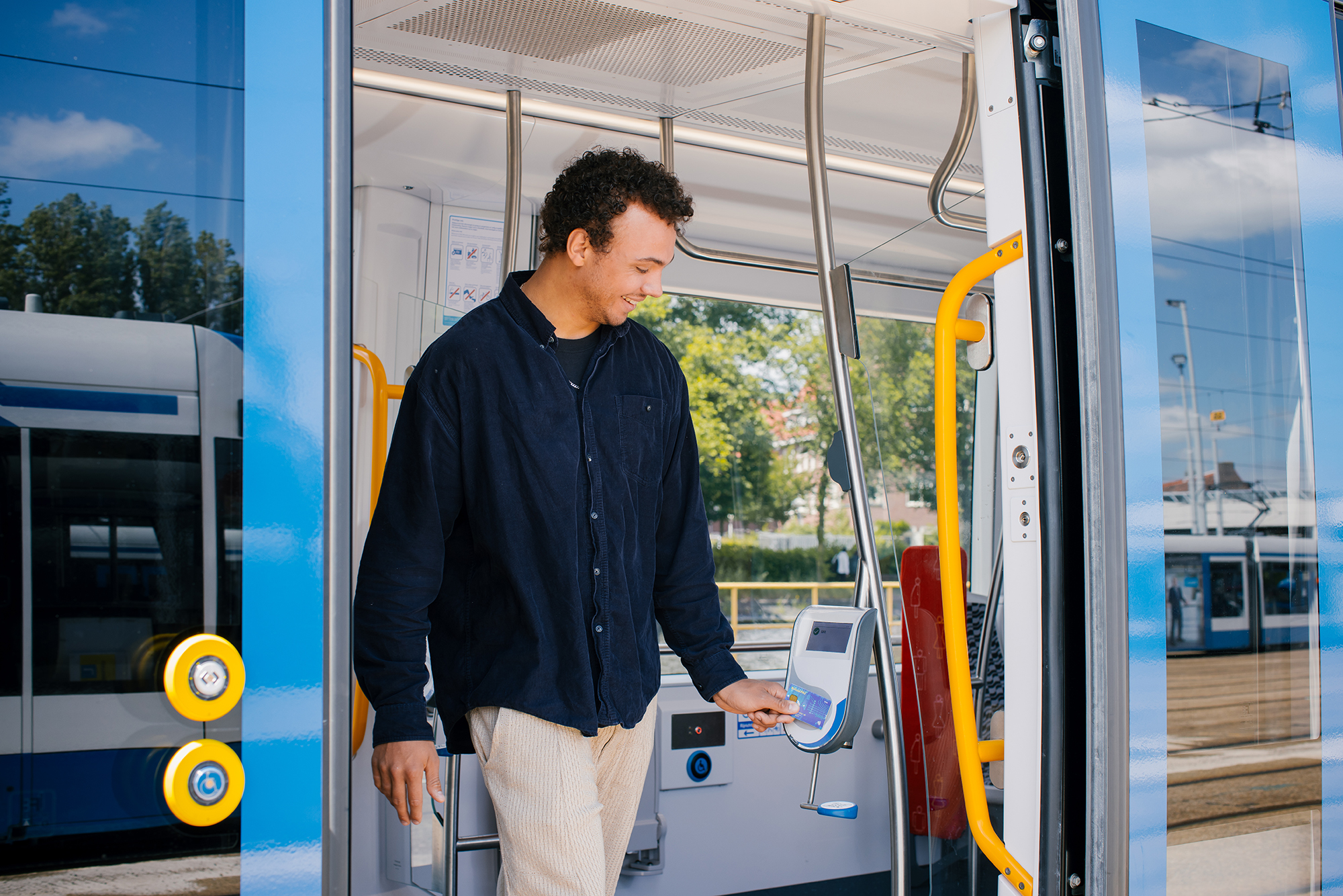 GVB feliciteert NS met de livegang van OVpay - Over GVB