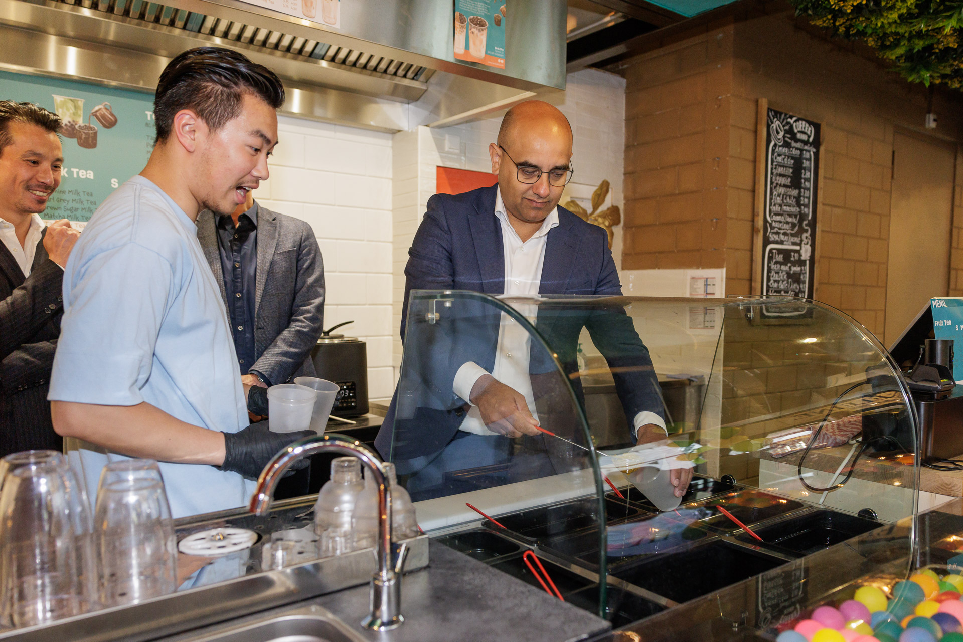 Nieuw foodcourt brengt levendigheid op station Noord - Over GVB