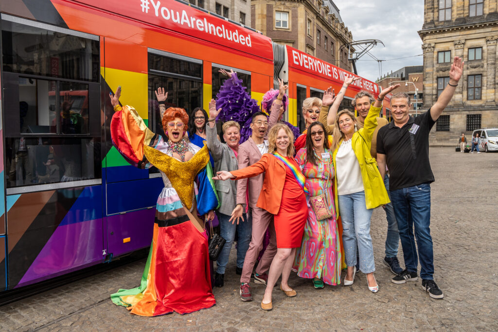 In het openbaar vervoer in Amsterdam en de regio is iedereen welkom ...