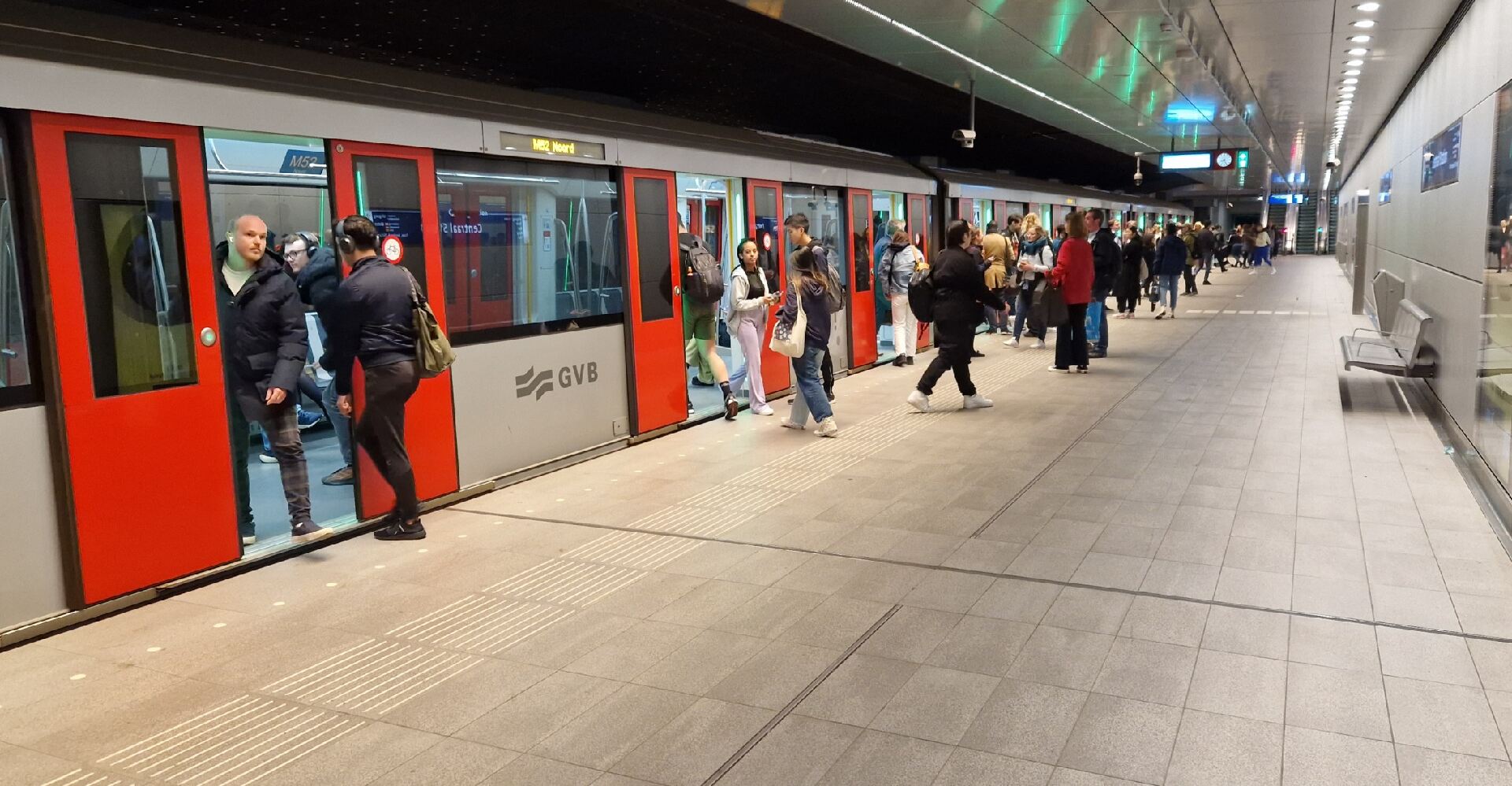 110 seconden stilstaan tegen 110 miljoen bezuiniging op het OV - Over GVB